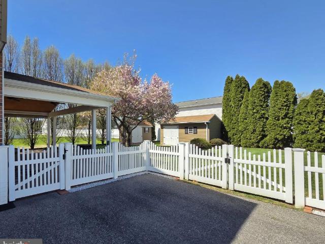 2100 Lodge Forest