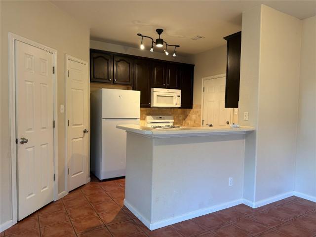 2100 Pipers Field Dr # 21