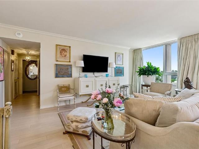 2100 St Charles Avenue # 5M