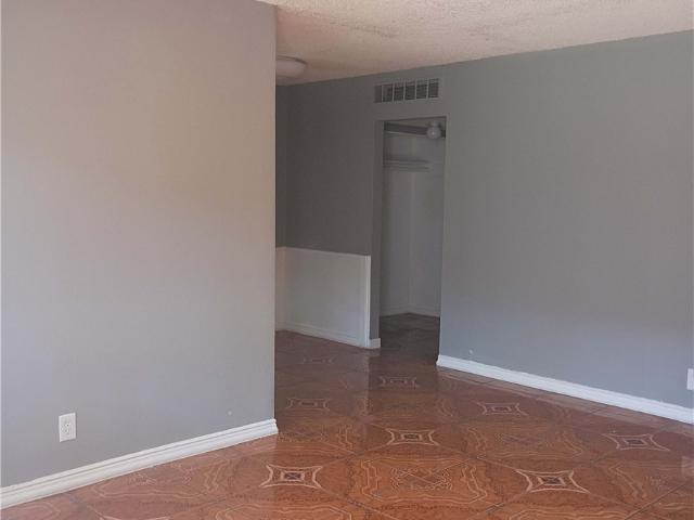 2100 Sunrise Avenue 4