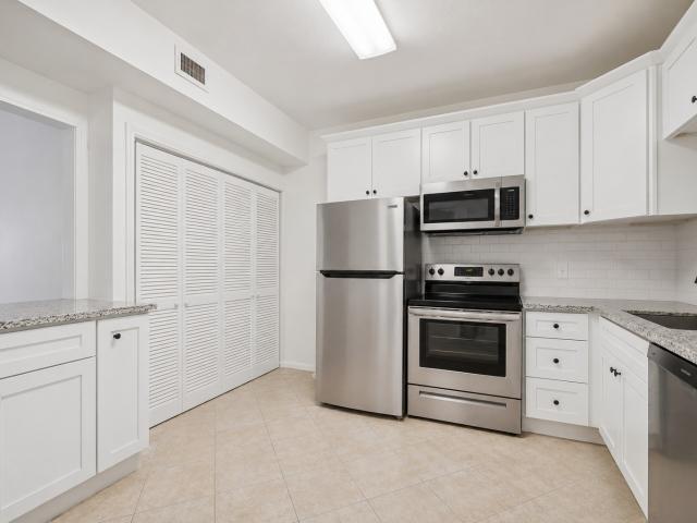 2100 Tanglewilde St, Unit 318, Houston, TX 77063 | MLS #10311