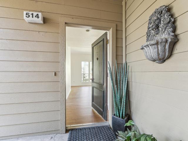 2100 Tanglewilde Street 514