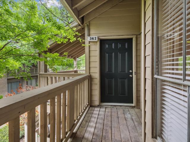 2100 Tanglewilde Street 362
