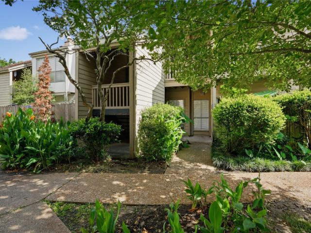 2100 Tanglewilde Street 378