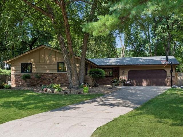 2100 W 107th St, Bloomington, MN 55431