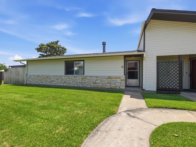 2100 Windsor Drive 11