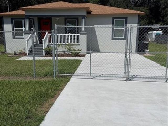 21015 Market St, Dade City, FL 33523