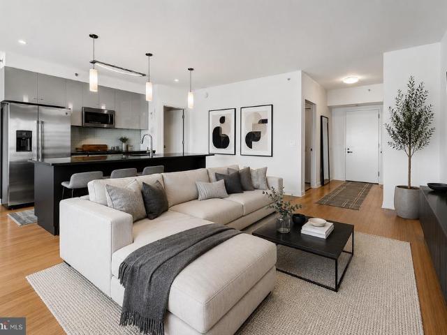2101 Market Street # 2001