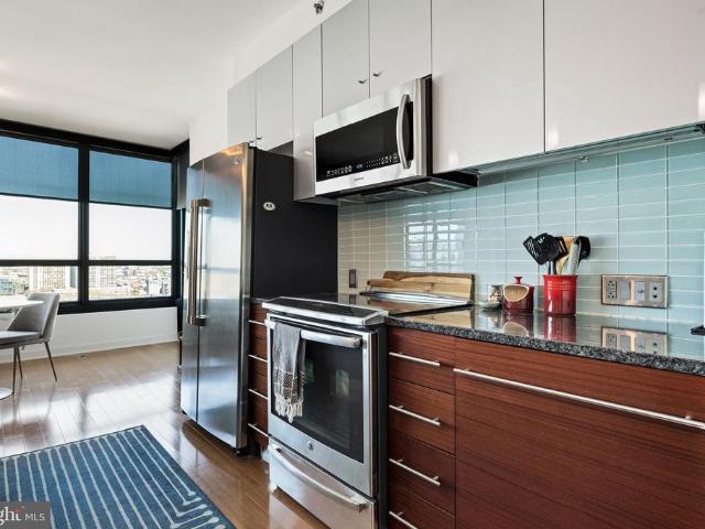 2101 Market Street # 2001