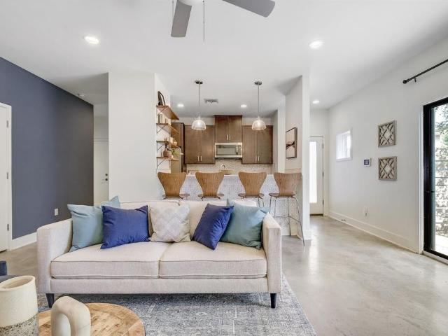 2101 Montopolis Dr # 10