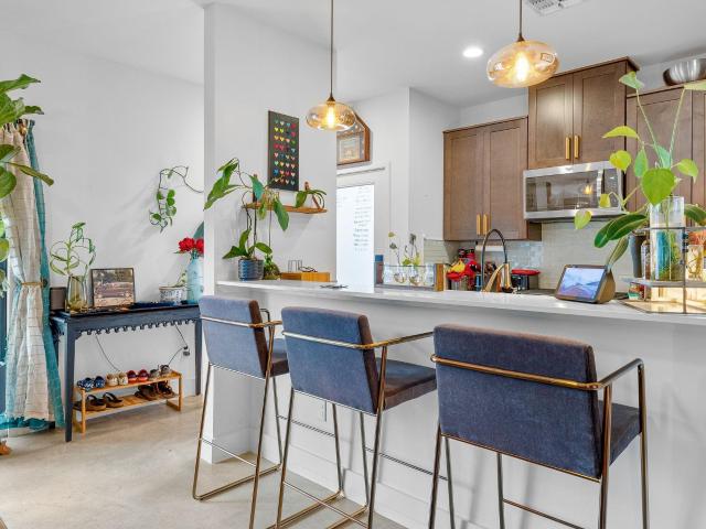 2101 Montopolis Dr # 11