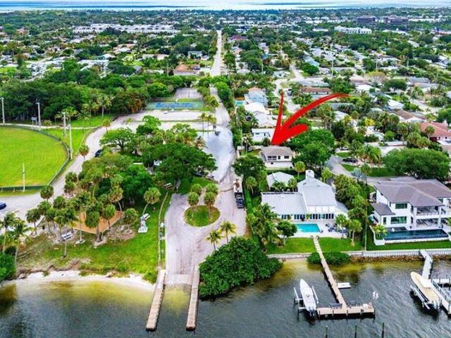 2101 N Palm Cir, North Palm Beach, FL 33408