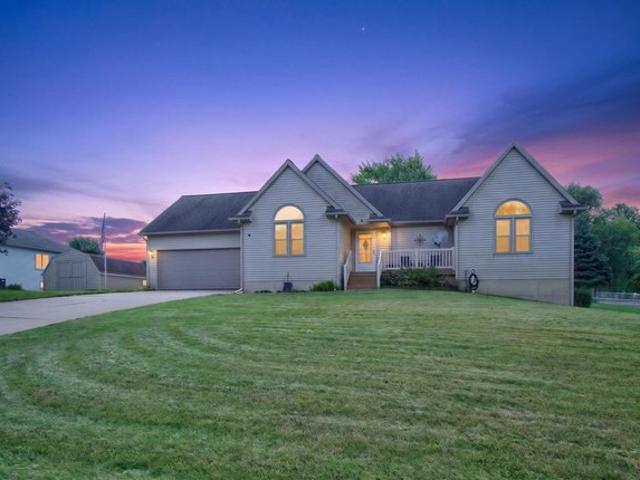 2101 Appleway Dr, Jackson, MI 49203