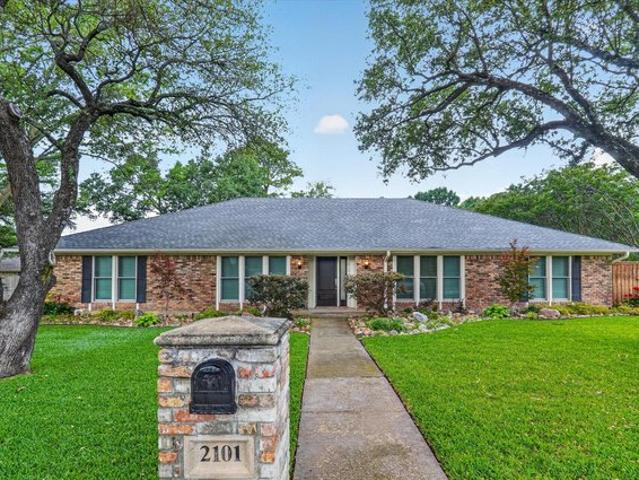 2101 Brentgate Dr, Arlington, TX 76017
