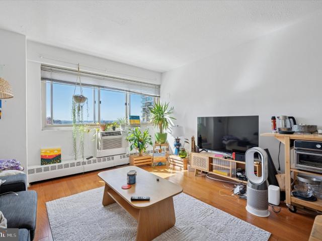 2101 Chestnut St, Unit 1612, Philadelphia, PA 19103 | MLS #PAPH2598 | Compass