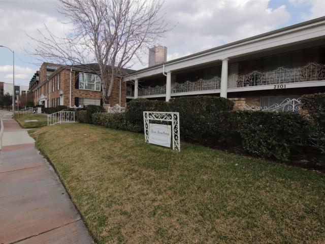 2101 Fountain View Dr, Unit 35, Houston, TX 77057 | MLS #43584