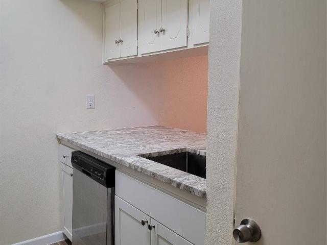 2101 Fountain View Drive 27