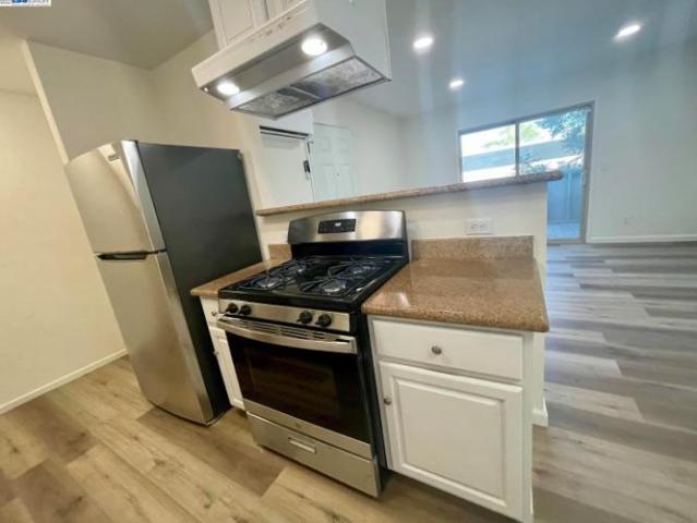 2101 Lakeview Cir, Pittsburg, CA 94565