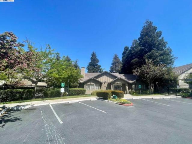 2101 Lakeview Cir, Pittsburg, CA 94565