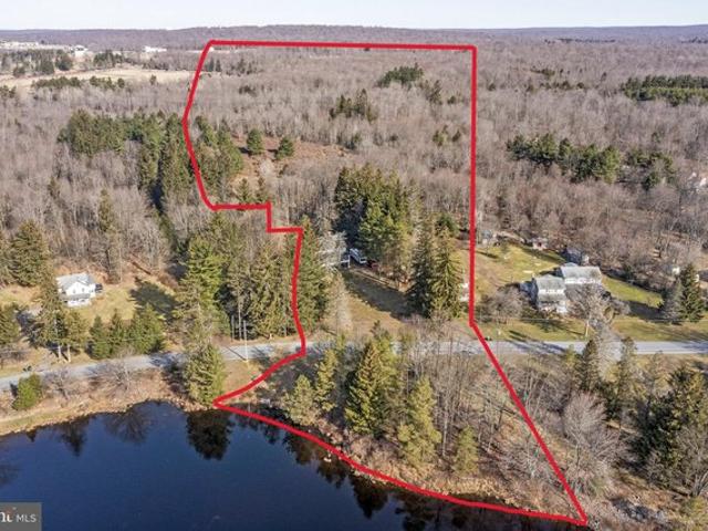 2101 Lakeside Dr, Tobyhanna, PA 18466