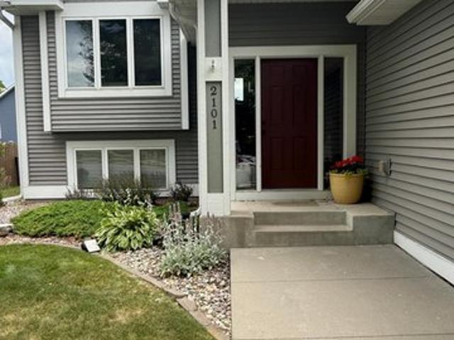 2101 Starburst Dr SW, Rochester, MN 55902