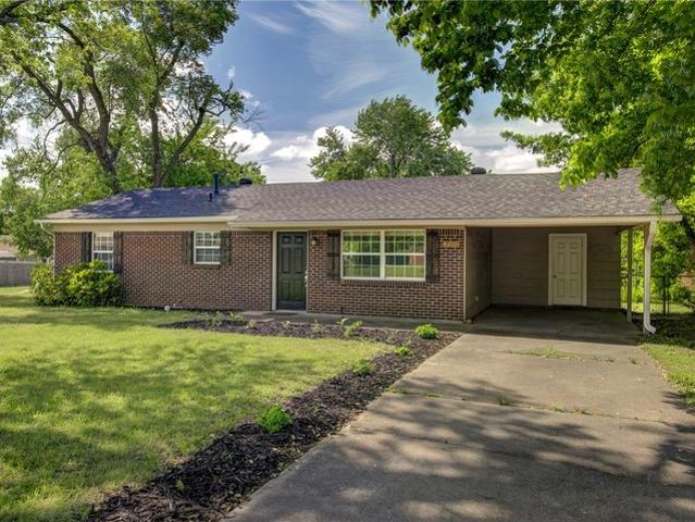 2101 Sycamore Pl, Springdale, AR 72762