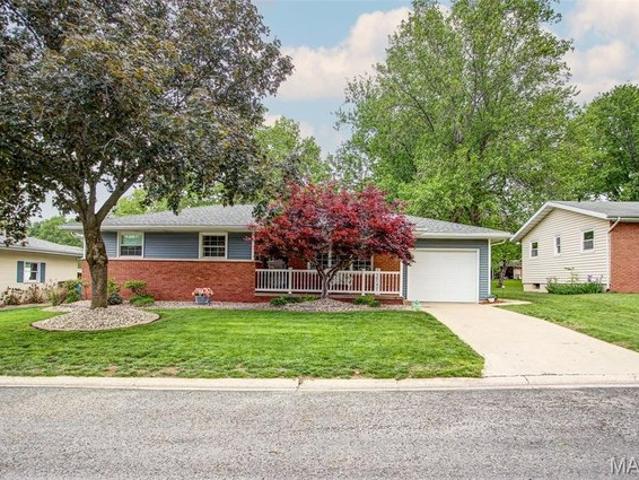 2101 Saint Michael Ct, Highland, IL 62249