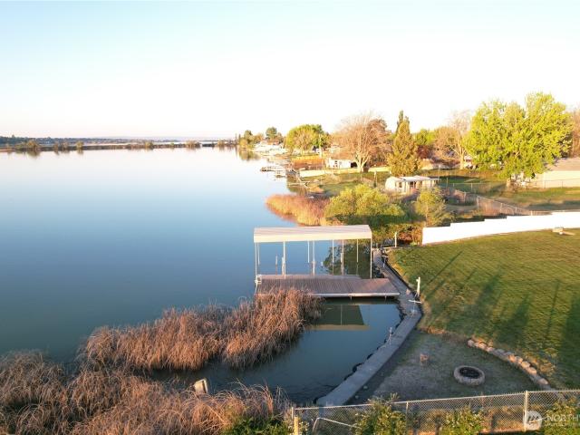 2101 W Lakeside Drive