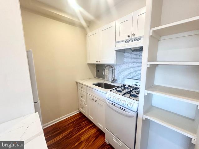 2101 17 Chestnut St, Unit 1811, Philadelphia, PA 19103 | MLS #PAPH2598 | Compass