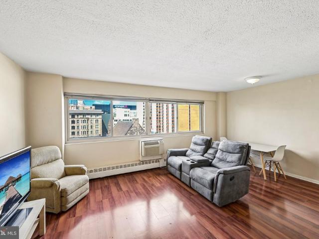 2101 17 Chestnut Street # 817