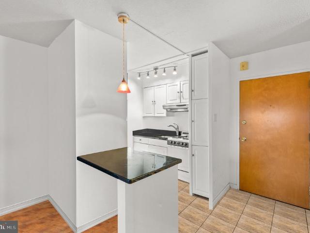 2101 17 Chestnut Street # 1613