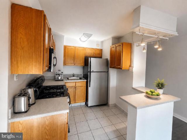 2101 17 Chestnut Street # 1821