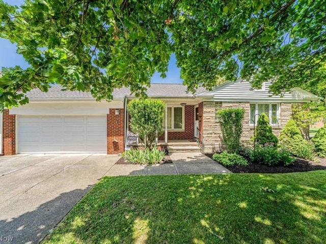 21020 Seabury Ave, Fairview Park, OH 44126