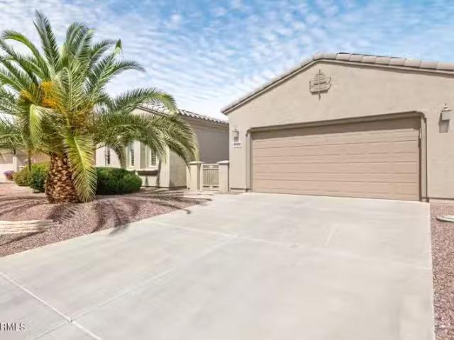 21026 N Circle Cliffs Dr, Surprise, AZ 85387 MLS 6838039