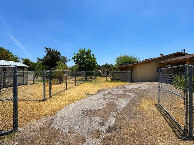 2102 Market St, Laredo, TX 78043