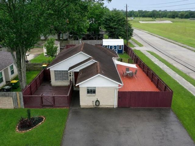2102 N Pearland Ave, Pearland, TX 77581