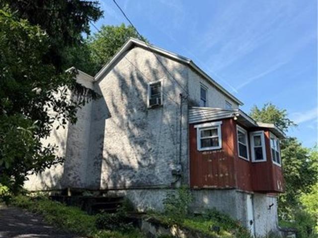 2102 Nemeth Dr, Lower Saucon Township, PA 18015
