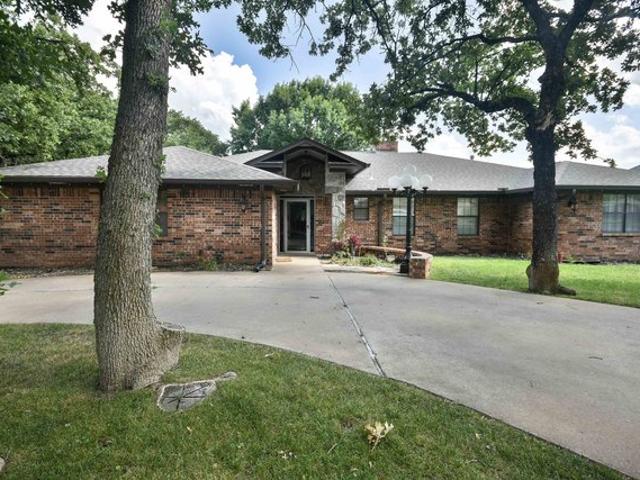 2102 Oak Hollow Rd, Duncan, OK 73533