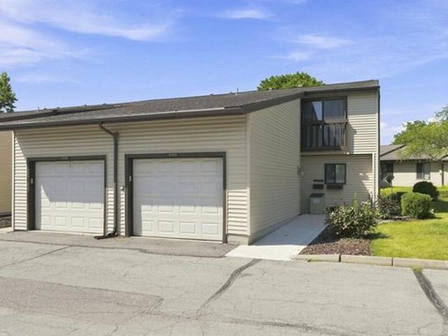 2102 Bayside Ct, Fort Wayne, IN 46804