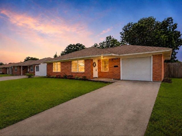 2102 Blueberry Ln, Pasadena, TX 77502