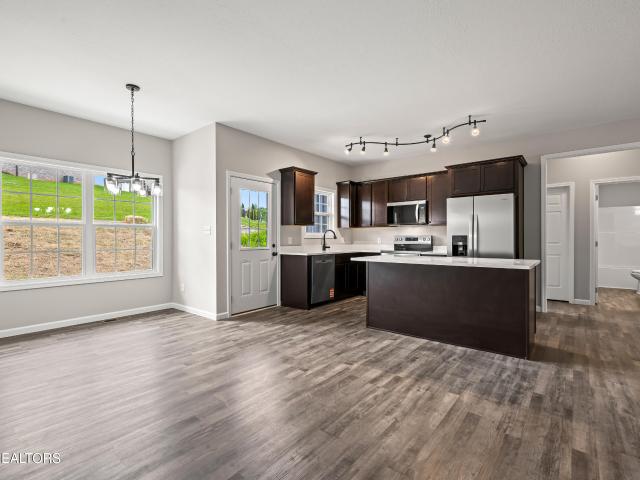 2102 Kings View Loop
