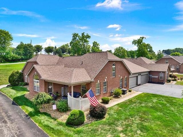 2102 Lake View Dr, Belle Vernon, PA 15012