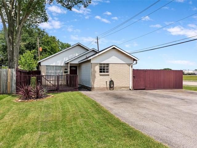 2102 Pearland Ave, Pearland, TX 77581