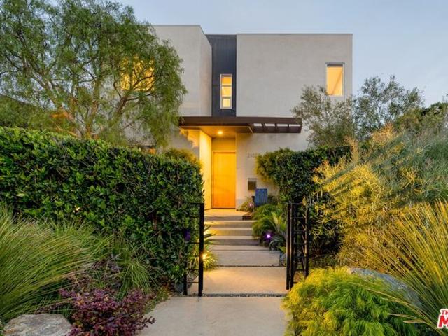 2102 Pier Ave, Santa Monica, CA 90405