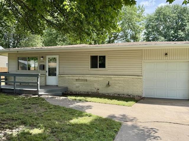 2102 S Delaware Ave, Springfield, MO 65804