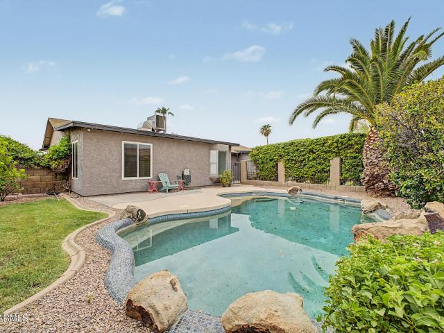 2102 W Utopia Road
