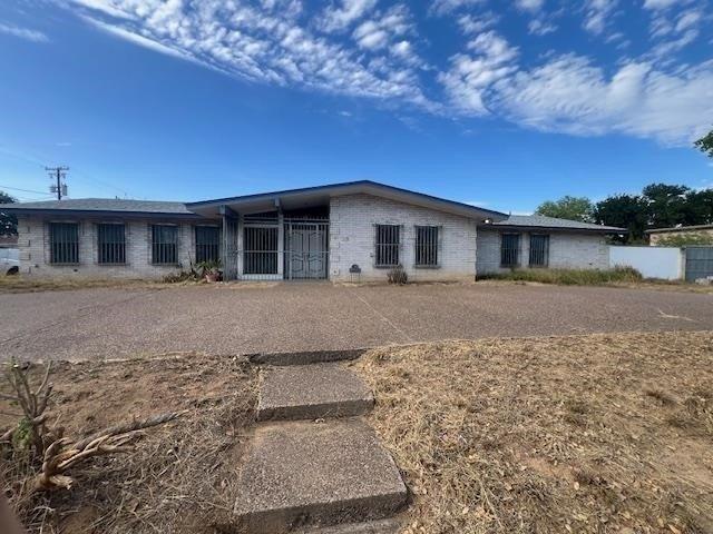 2102 Willow St, Laredo, TX 78043