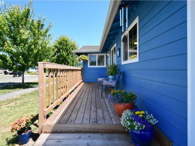 2102 35th Ave, Longview, WA 98632 | MLS #349138 | Compass