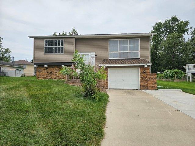 2103 Maple Blvd, Marshalltown, IA 50158