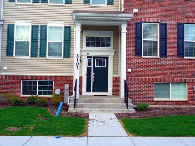 2103 Neubauer Cir, Lindenhurst, IL 60046